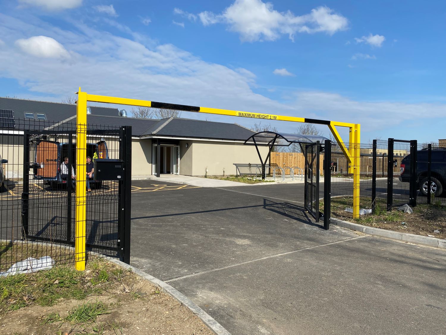 Heavy Duty Single Leaf Height Barrier - Flowplates.co.uk